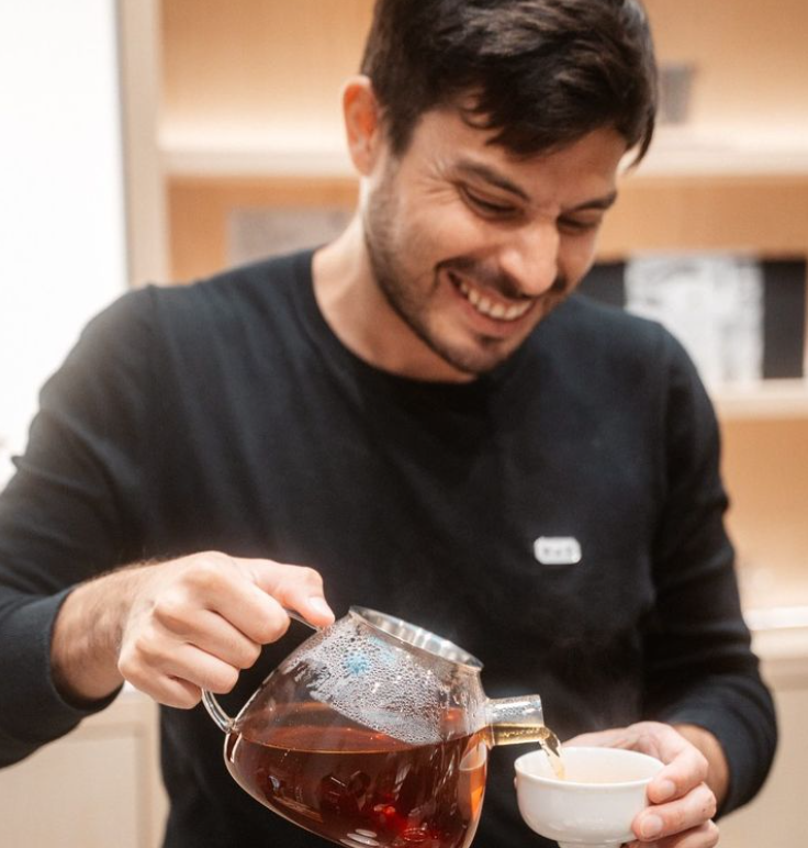 Chilean Tea Man Enters European Tea Circle - Liu -Tea & Art